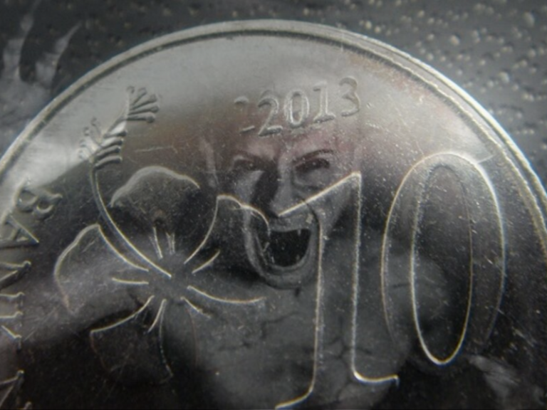 Pocong: Hantu Yang Di Bungkus Dengan Kain Kafan - Meremang